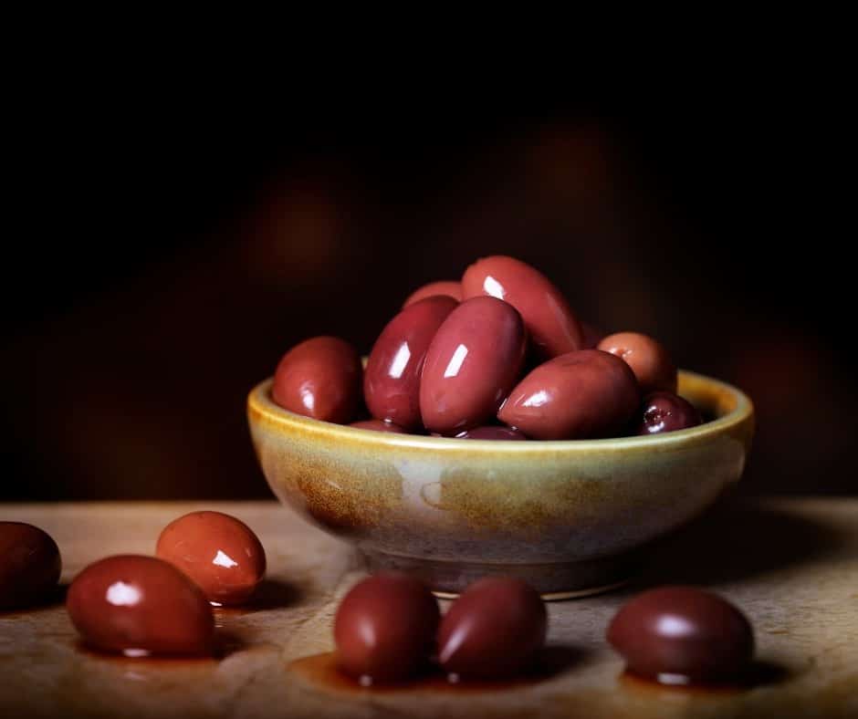 What Are Kalamata Olives? - The Chow Train
